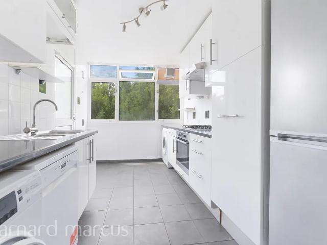 Apartment at Montfort Place, Greater London