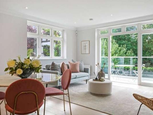 Apartment at Montpelier Avenue, Greater London