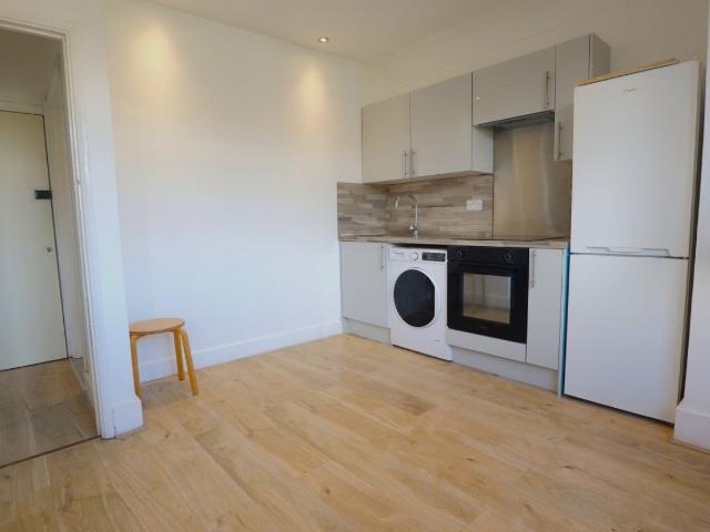 Apartment at Montpelier Rise, Greater London