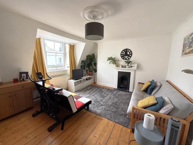 Apartment at Montpelier Street, Brighton