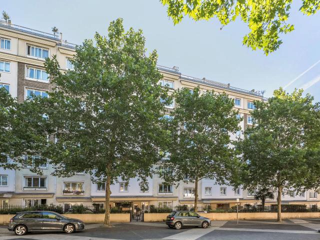 Apartment at Montrose Court, City of Westminster