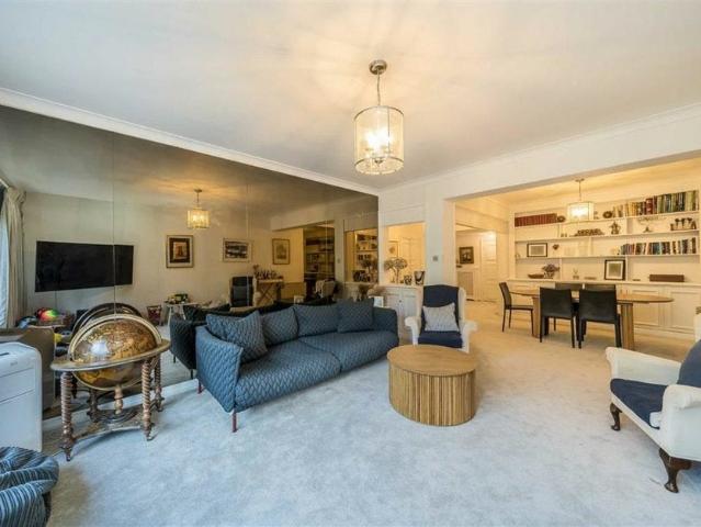 Apartment at Montrose Court, City of Westminster