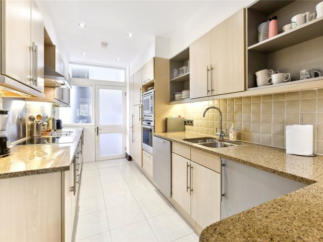 Apartment at Montrose Court, City of Westminster