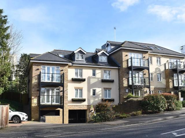 Apartment at Monument Hill, Elmbridge