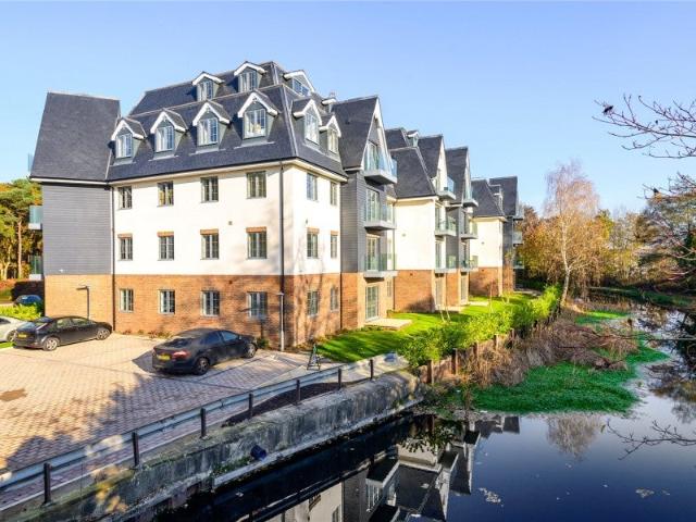 Apartment at Monument Road, Woking