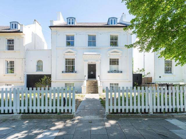 Apartment at Moorland Road, Greater London