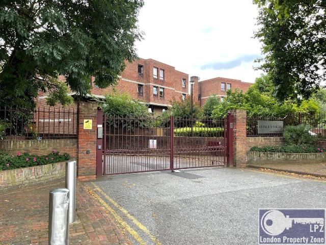 Apartment at More Close, Greater London