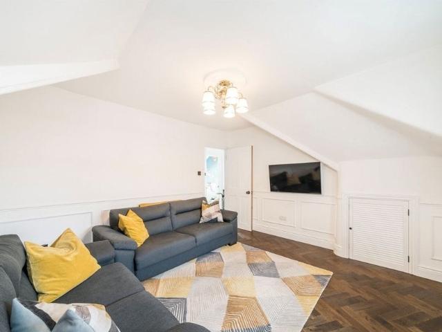 Apartment at Mornington Avenue, Greater London
