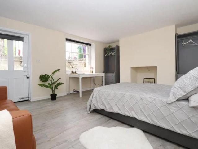 Apartment at Mornington Grove, Greater London
