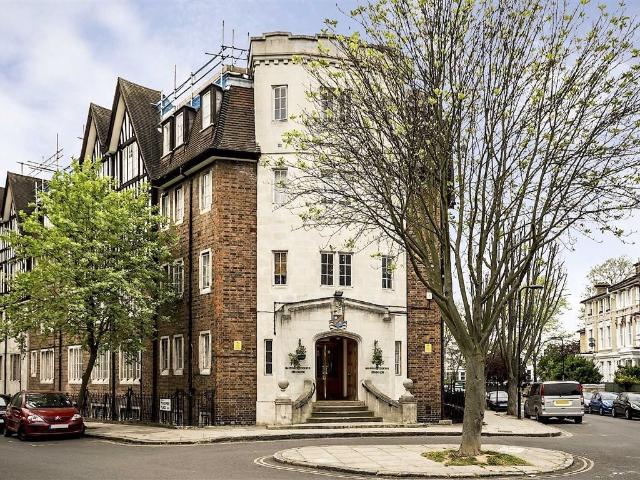 Apartment at Mortimer Crescent, Greater London