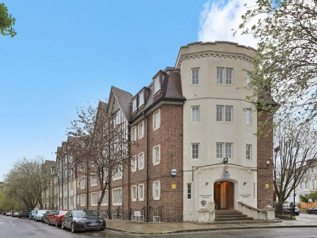 Apartment at Mortimer Crescent, Greater London