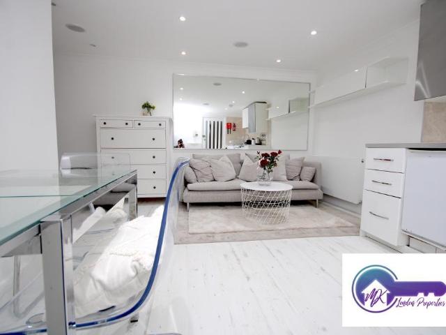 Apartment at Mortimer Crescent, Greater London