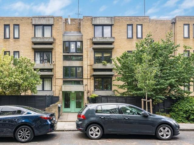 Apartment at Mortimer Crescent, Greater London