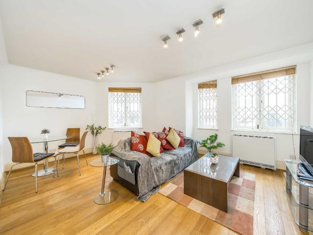 Apartment at Moscow Road, City of Westminster