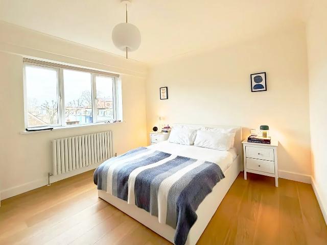 Apartment at Moscow Road, City of Westminster