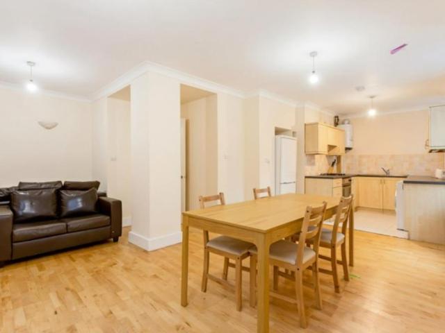 Apartment at Moscow Road, City of Westminster