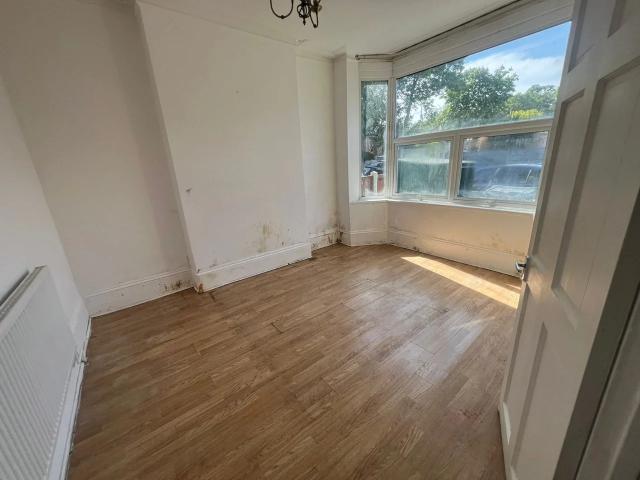 Apartment at Maybank Road, Greater London