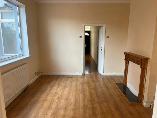 Apartment at Maybank Road, Greater London