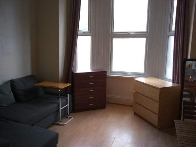 Apartment at Mazenod Avenue, Greater London