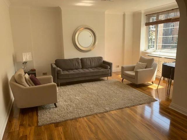 Apartment at Mackennal Street, City of Westminster