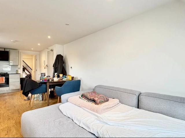 Apartment at Madeley Road, Greater London