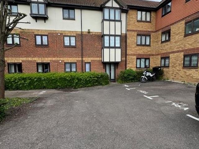 Apartment at Magpie Close, Greater London