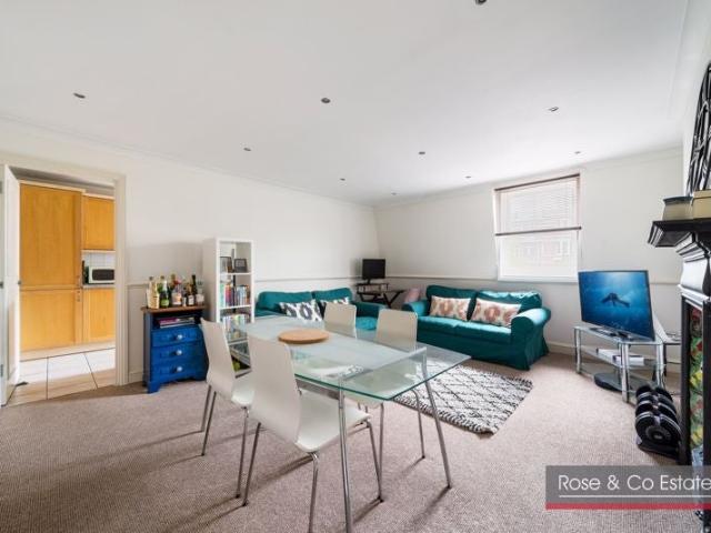 Apartment at Maida Vale, City of Westminster