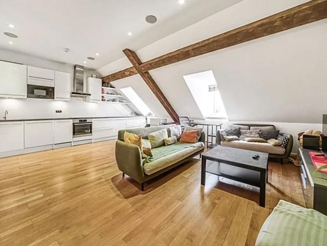 Apartment at Maidstone Buildings Mews, Greater London