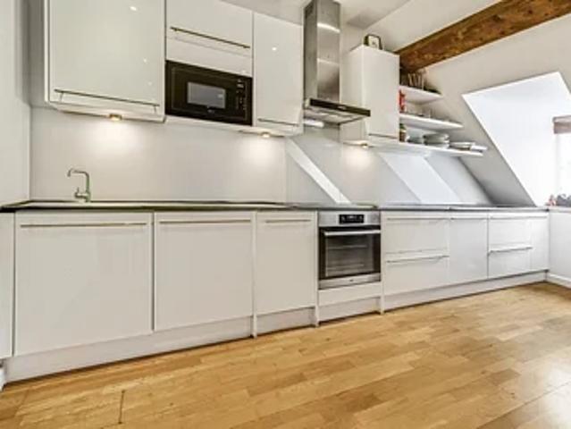 Apartment at Maidstone Buildings Mews, Greater London