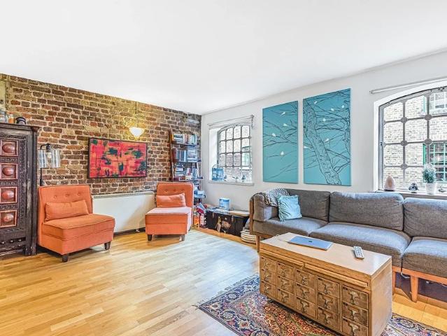 Apartment at Maidstone Buildings Mews, London