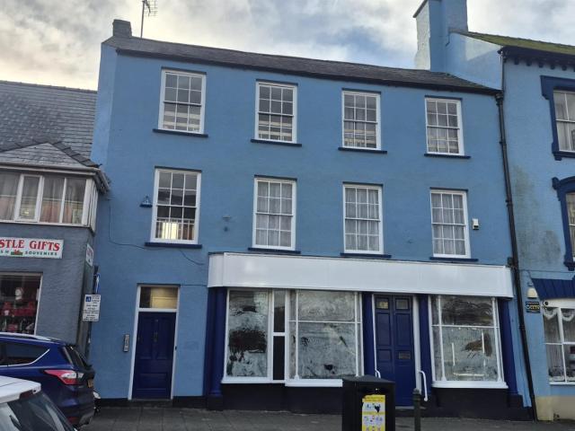 Apartment at Main Street, Pembroke