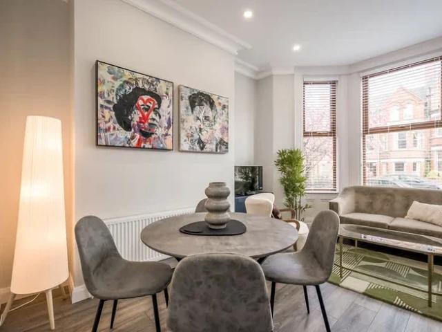 Apartment at Malone Avenue, Belfast