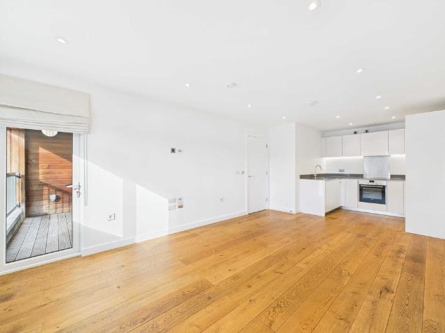 Apartment at Maltby Street, Greater London