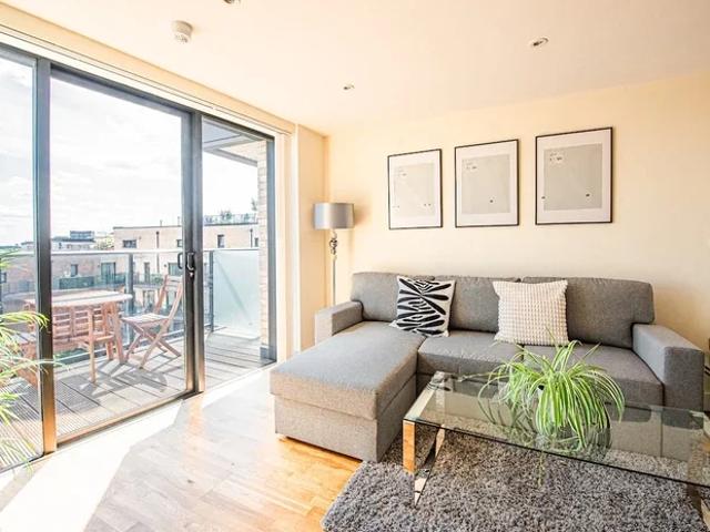 Apartment at Maltby Street, Greater London