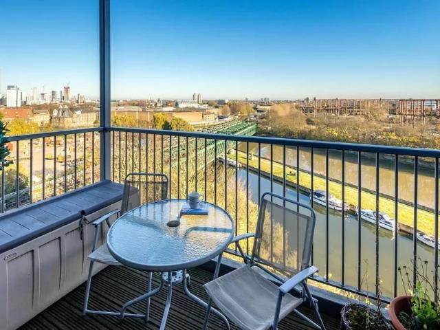 Apartment at Maltings Close, Greater London