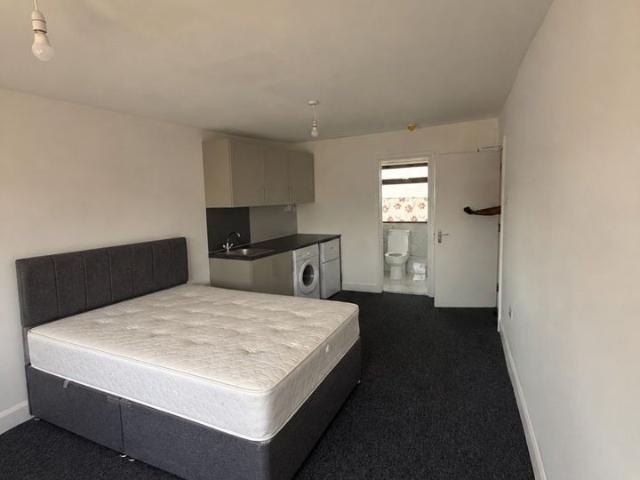 Apartment at Malvern Avenue, Greater London