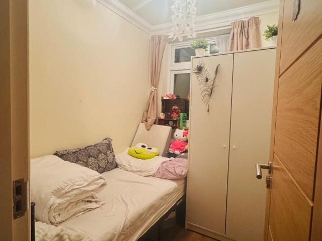 Apartment at Malvern Avenue, Greater London