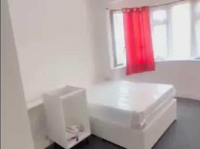 Apartment at Malvern Avenue, Greater London
