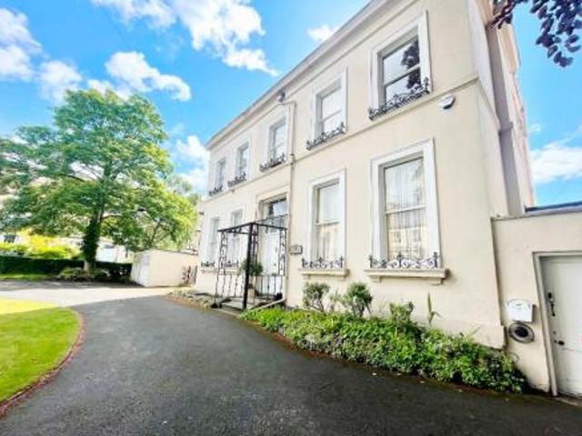 Apartment at Malvern Place, Cheltenham