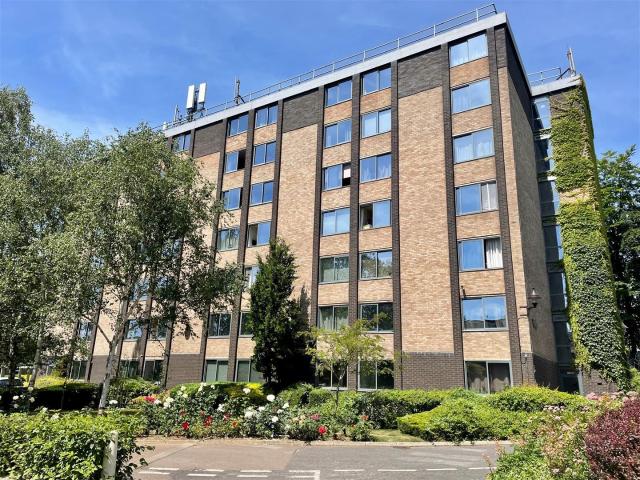 Apartment at Manhattan Drive, Cambridge