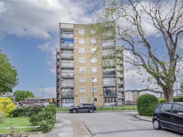 Apartment at Manor Farm Court, Greater London