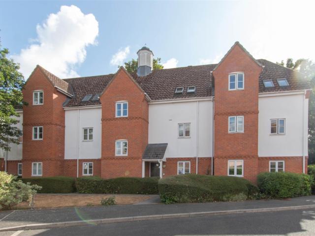 Apartment at Manor Farm Close, West Suffolk