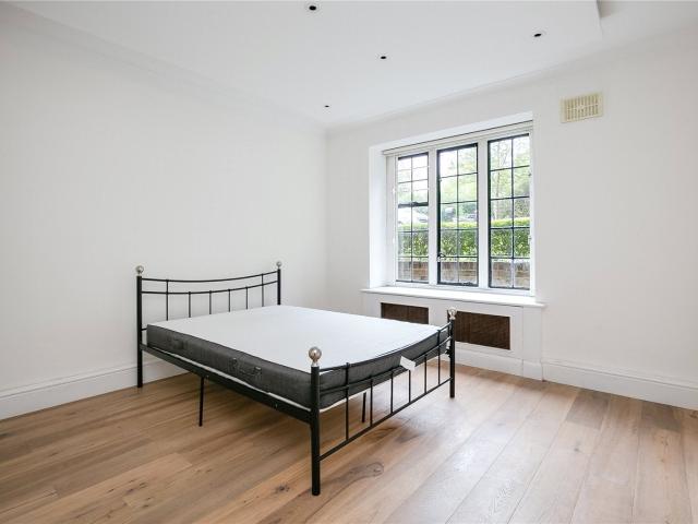 Apartment at Manor Fields, Greater London