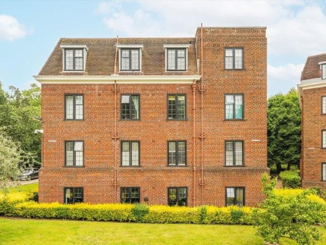 Apartment at Manor Fields, Greater London