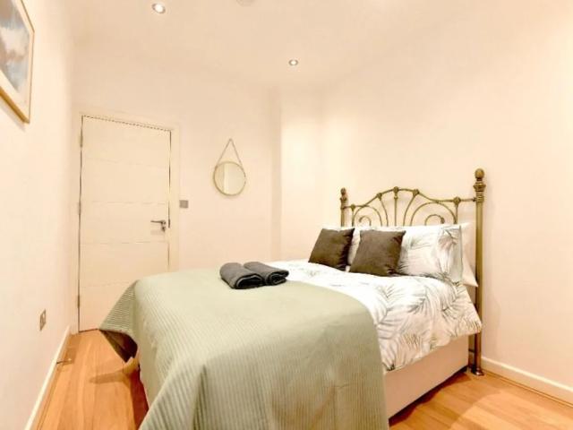 Apartment at Manor Hall Avenue, Greater London