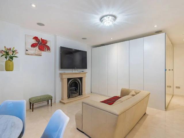 Apartment at Manson Place, Greater London
