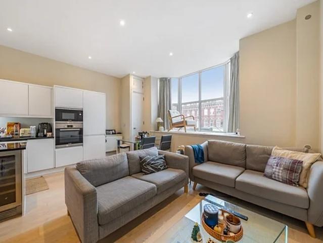 Apartment at Manstone Road, Greater London