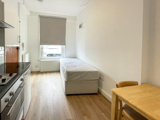 Apartment at Manstone Road, Greater London
