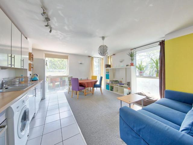 Apartment at Mapleton Road, Greater London
