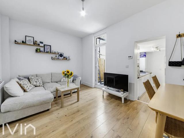 Apartment at Maple Road, Greater London